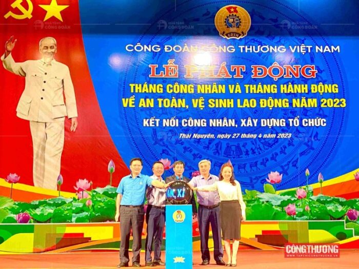 Tháng công nhân là gì? 90+ quà tặng công đoàn cho Tháng công nhân